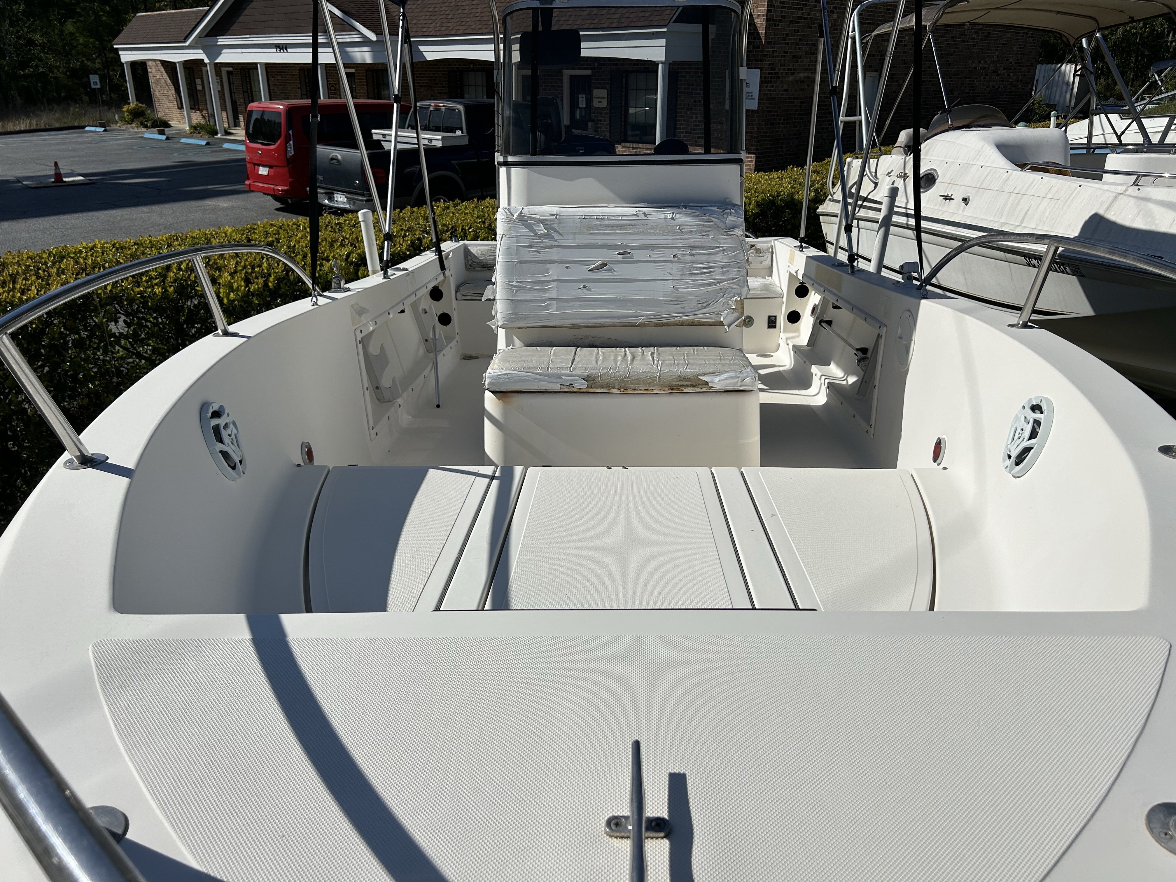 HYDRA SPORT 19 FT CENTER CONSOLE – Land & Sea Classics