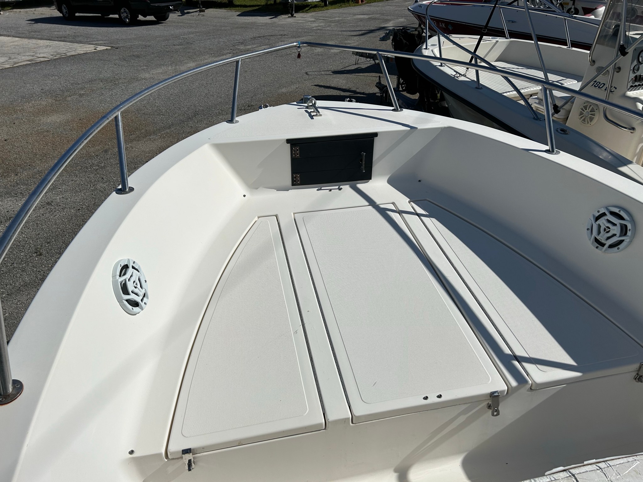 HYDRA SPORT 19 FT CENTER CONSOLE – Land & Sea Classics